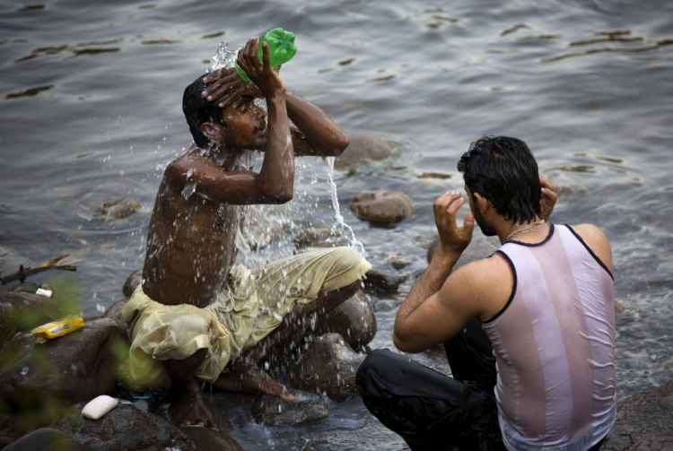 India records its hottest temperature ever amid heat wave