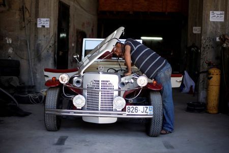 Palestinian's classic car replica turns heads in Gaza