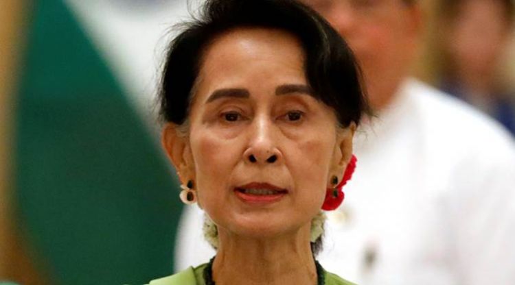 Myanmar leader Aung San Suu Kyi makes 1st visit to northern Rakhine