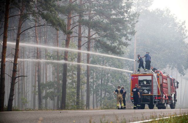 Hundreds evacuated as forest fire sends smoke over Berlin