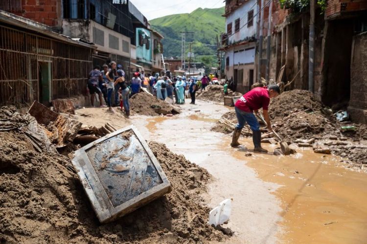 Landslides, floods kill seven in eastern Venezuela